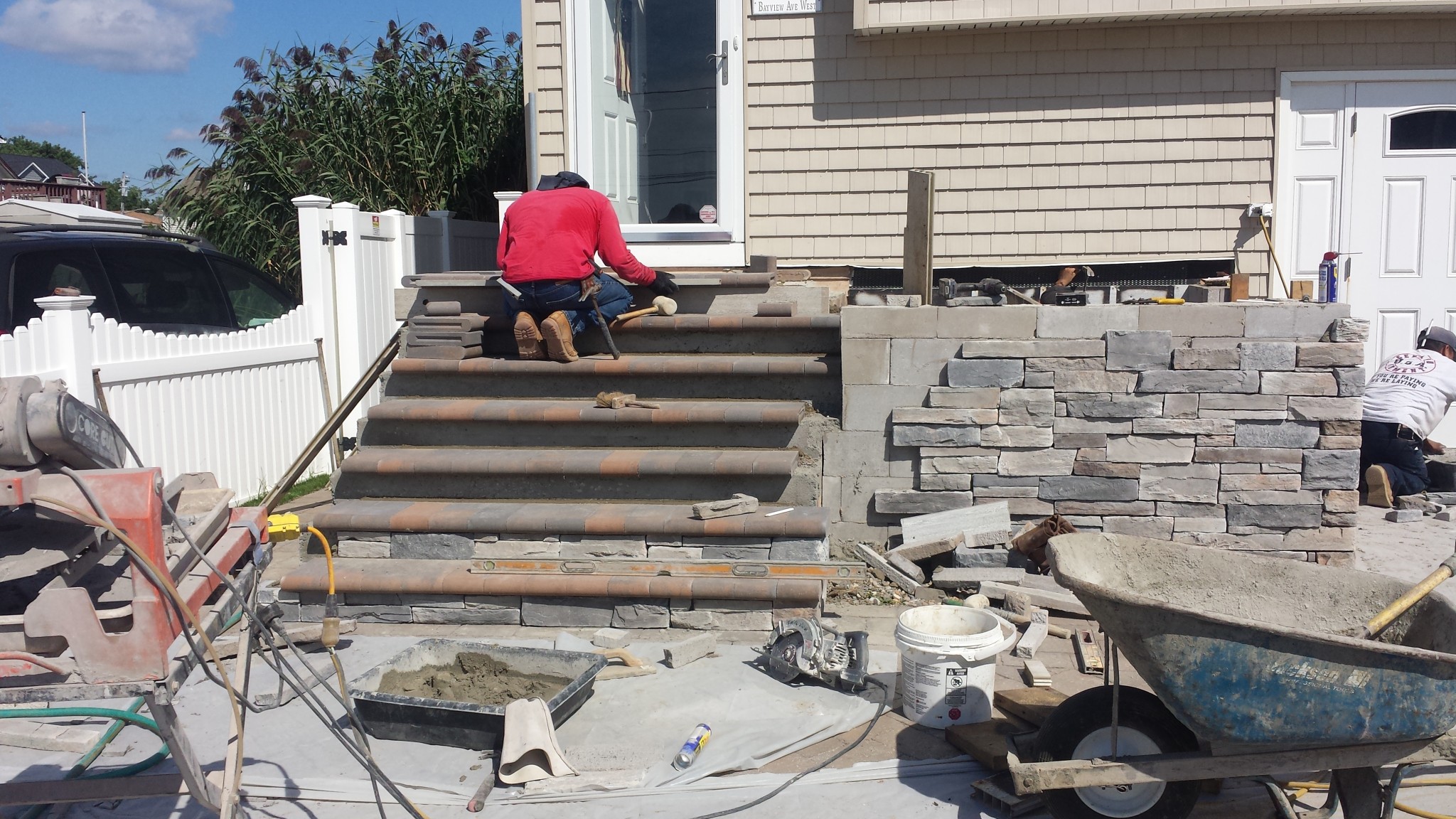 INSTALLATION OF LARGE STOOP WITH STORAGE - Ceraso Masonry